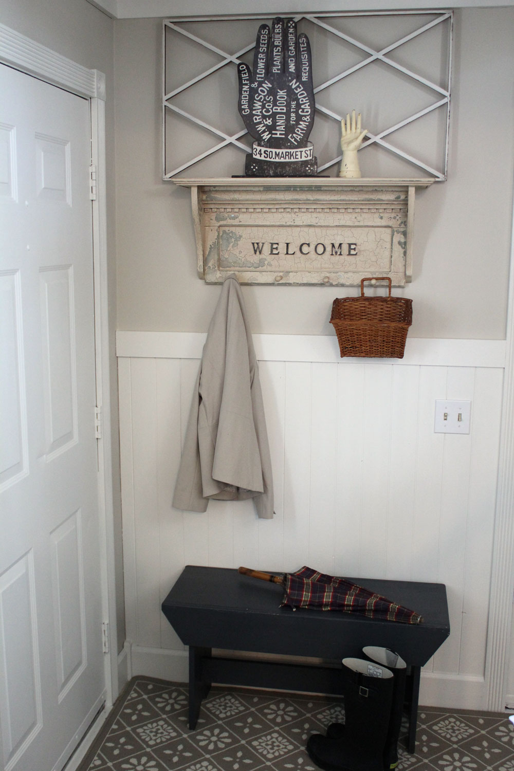 A Fun Find...A Simple Entryway Seating Area... - Itsy Bits and Pieces