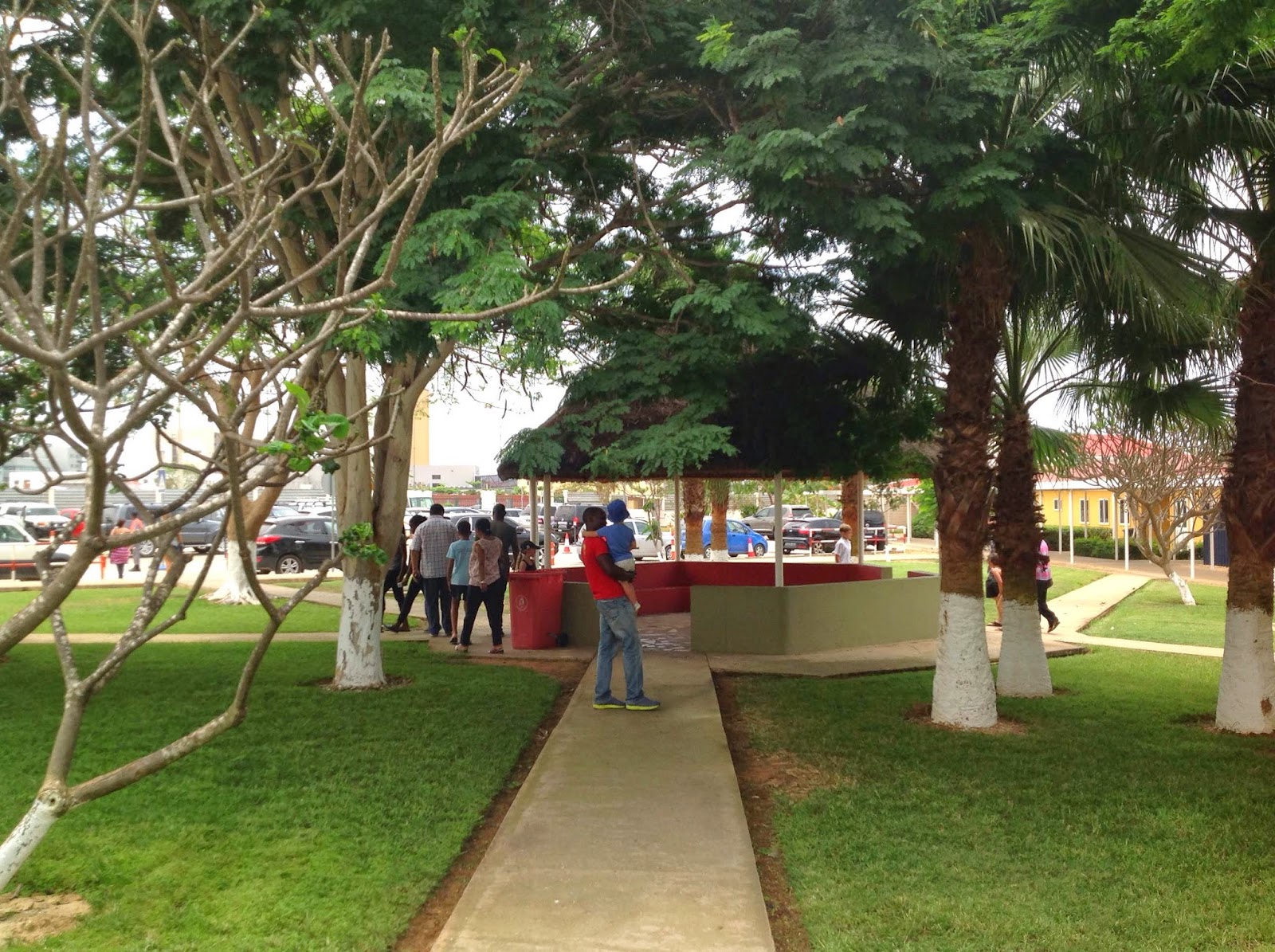 Os 5 em Angola: LIS - Luanda International School