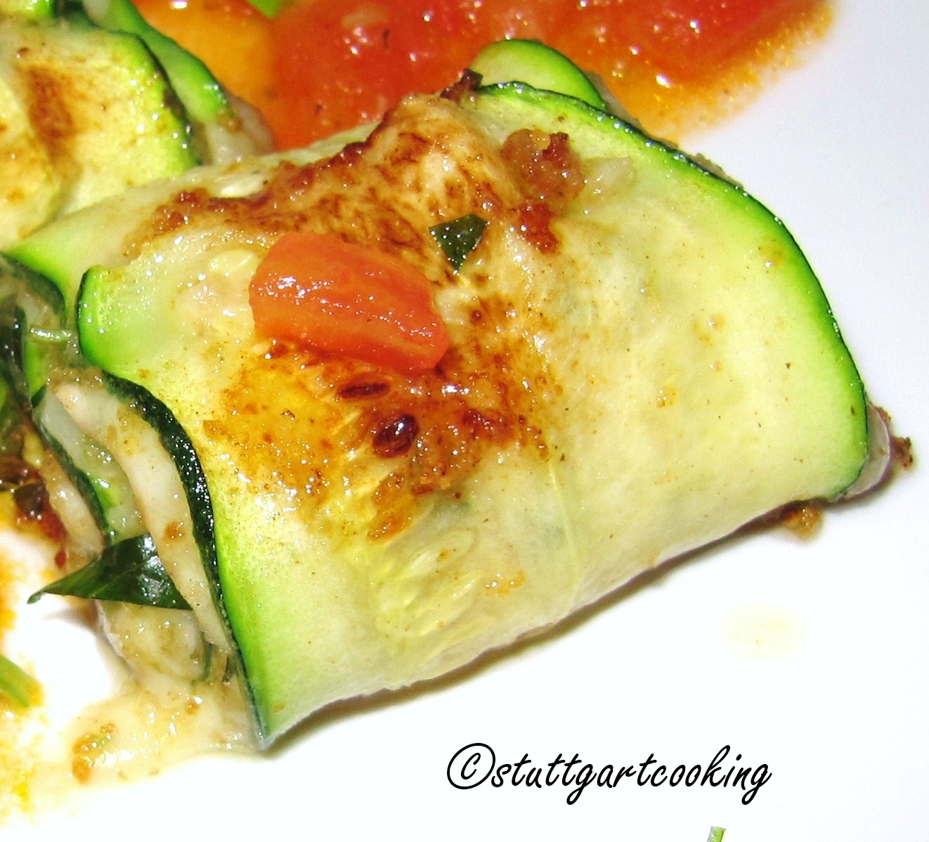 stuttgartcooking: Zucchini-Roulade mit Tomaten-Sauce