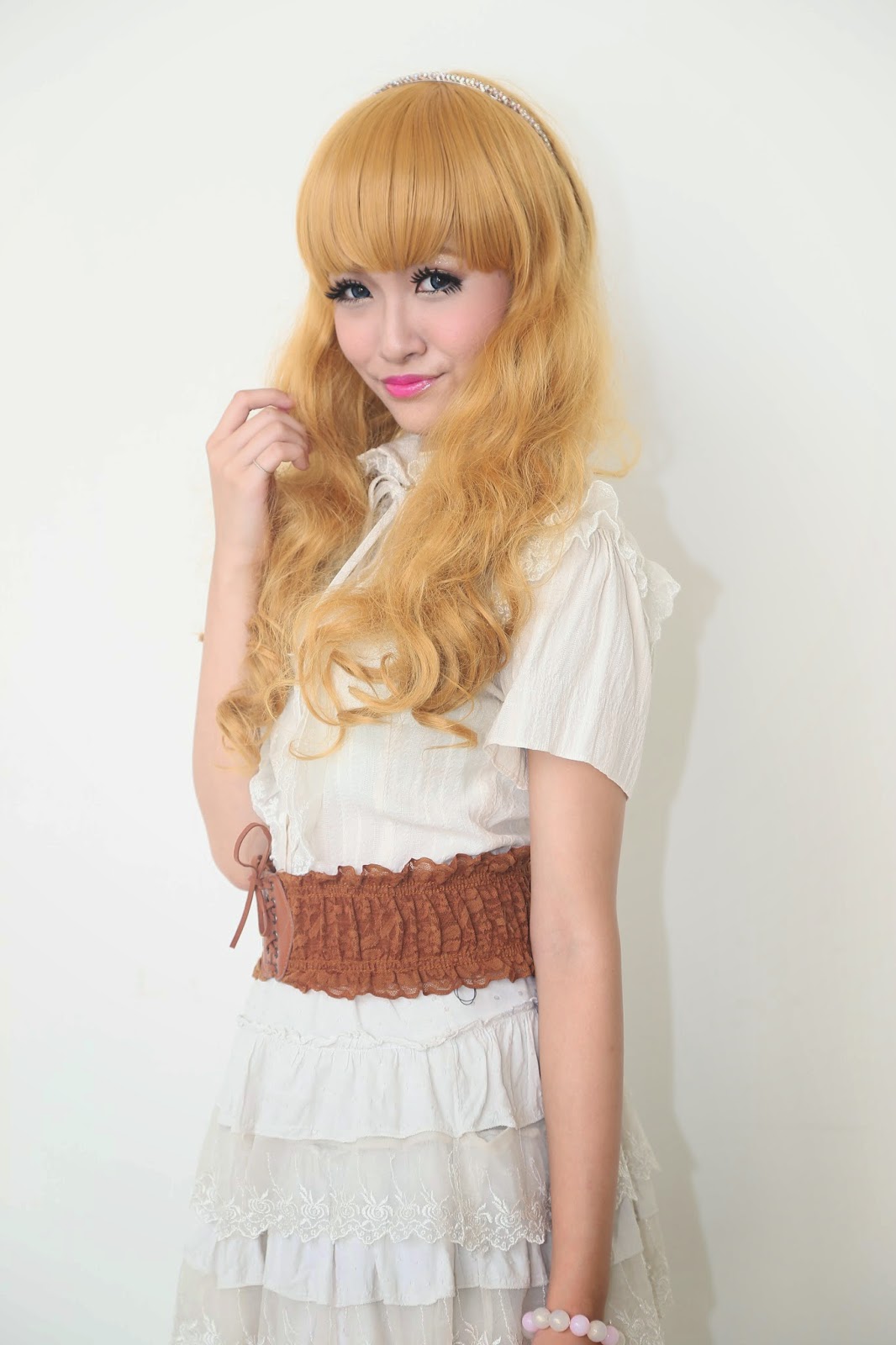 Adventures of Angel and Moe Tails: Photo Shoot: Gyaru Doll with Jen Min