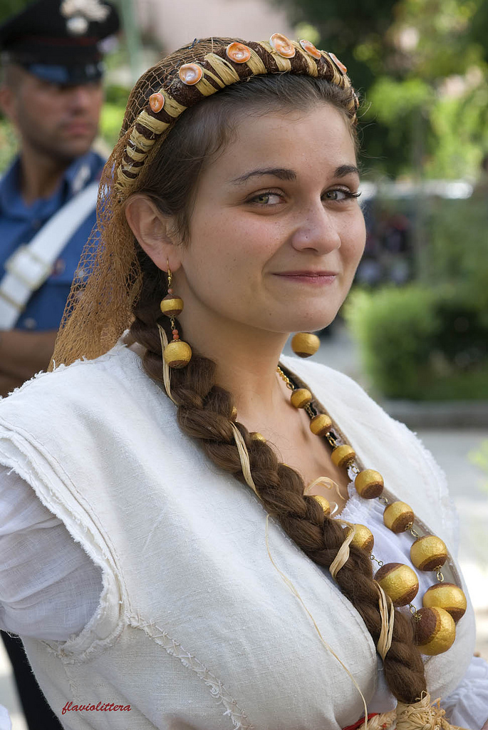 Sardinian Folk Costumes - Costumi Sardi: Alghero/L'Alguèr