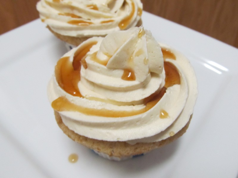Cupcakeables!: Maple Penuche Fudge Cupcakes