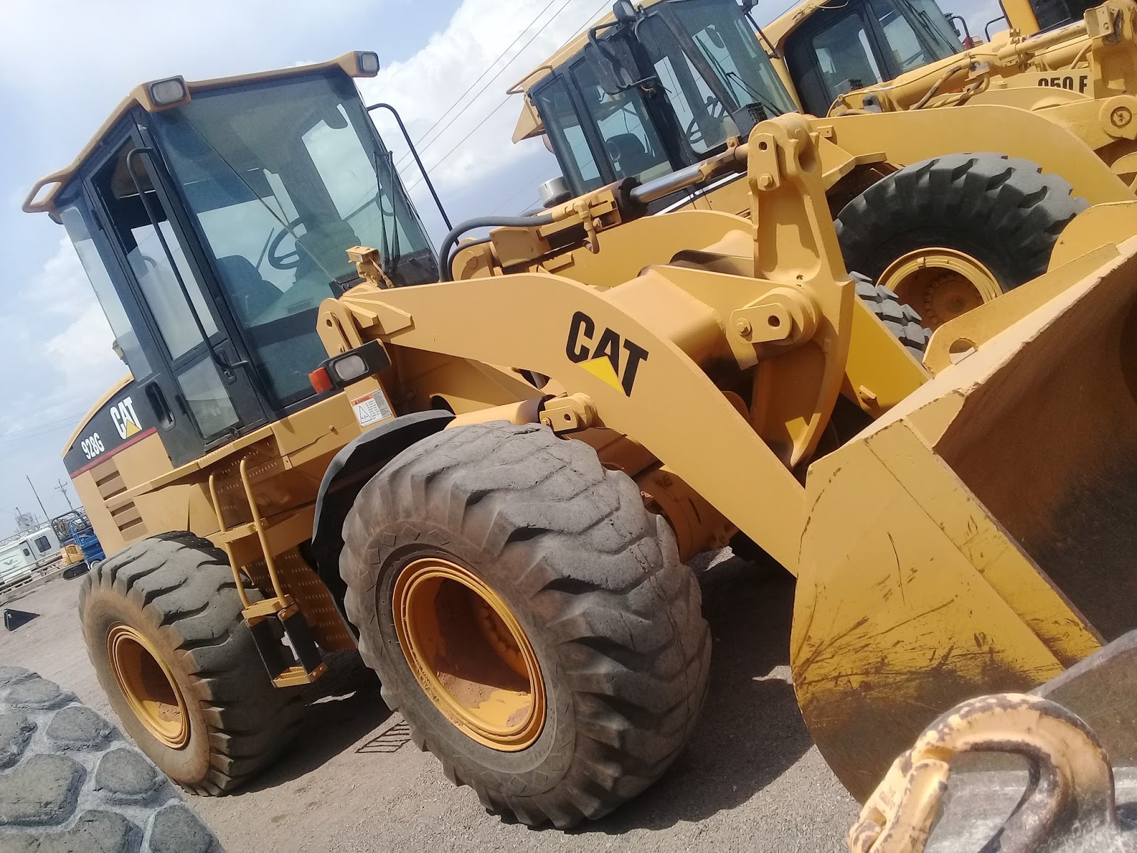MAQUINARIA AGRICOLA INDUSTRIAL: Trascavo CAT 928G $64,000 Dlls.