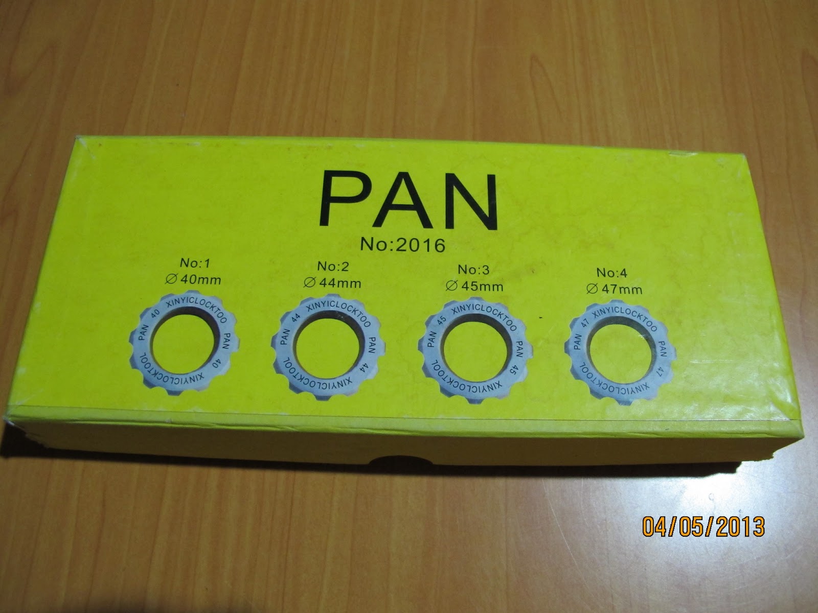 watchopenia: How to open a Panerai back case