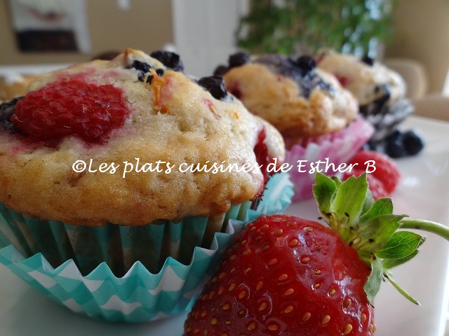 Les plats cuisinés de Esther B: Muffins aux petits fruits et au babeurre