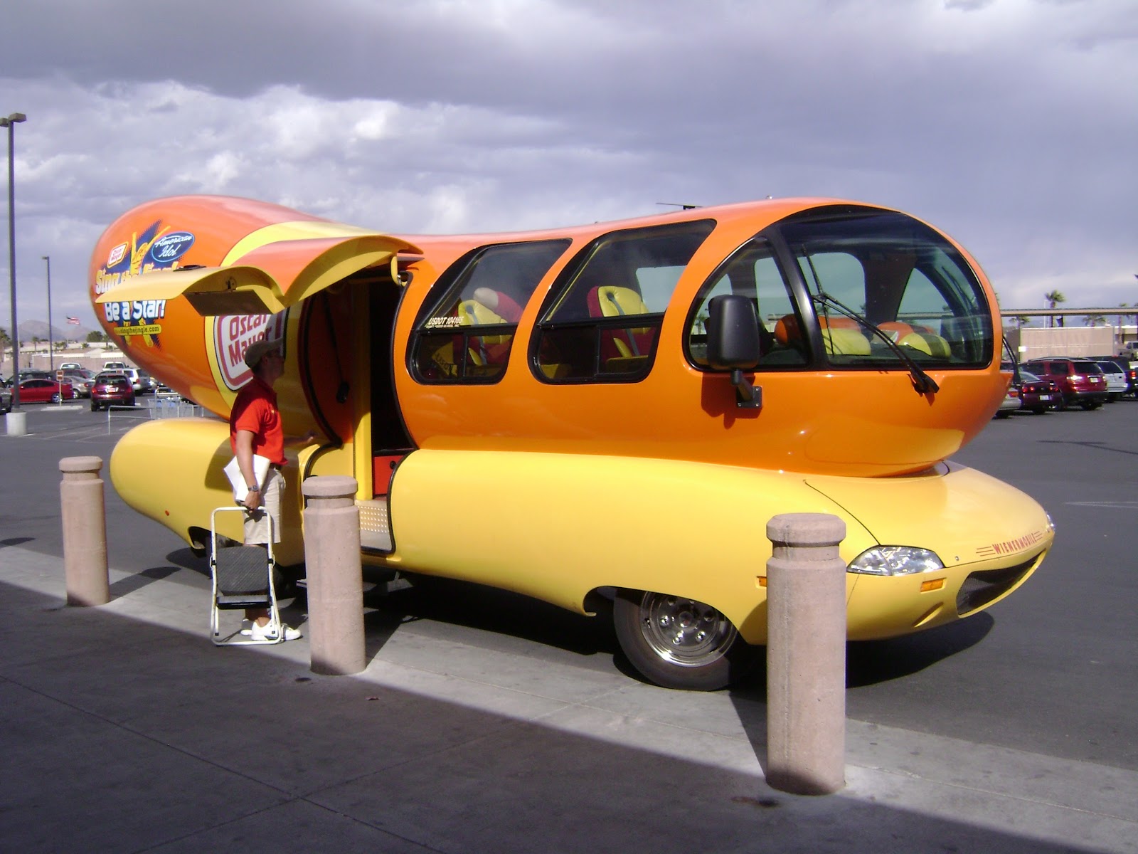 Toys and Stuff: Oscar Mayer Memories - Wienermobile