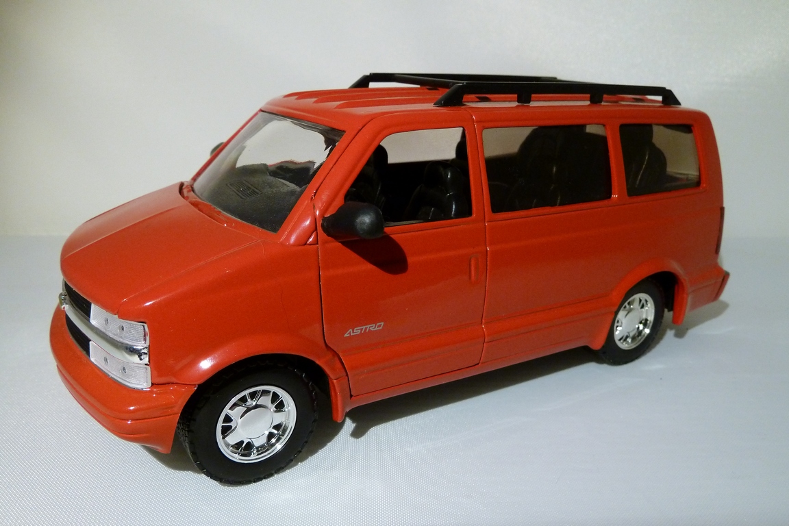 Modelli diecast 1:24 e dintorni: Chevrolet Astro Van