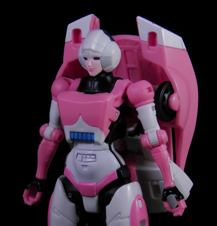 She's Fantastic: Transformers: Generations - ARCEE!