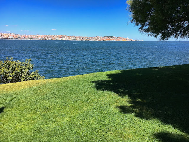 Facciamo un giro in centro?: CACILHAS - Lisbona