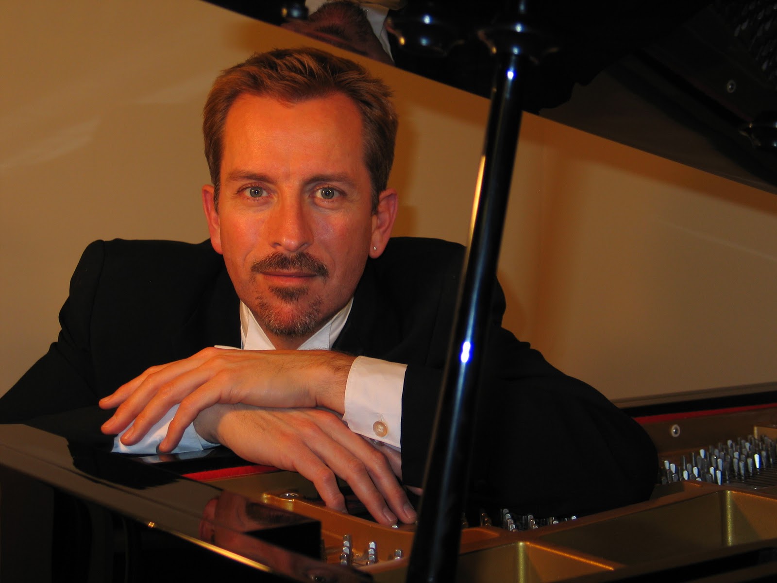 Shoreline Area News: Pianist Charles Enlow in Alma de España for SCC ...