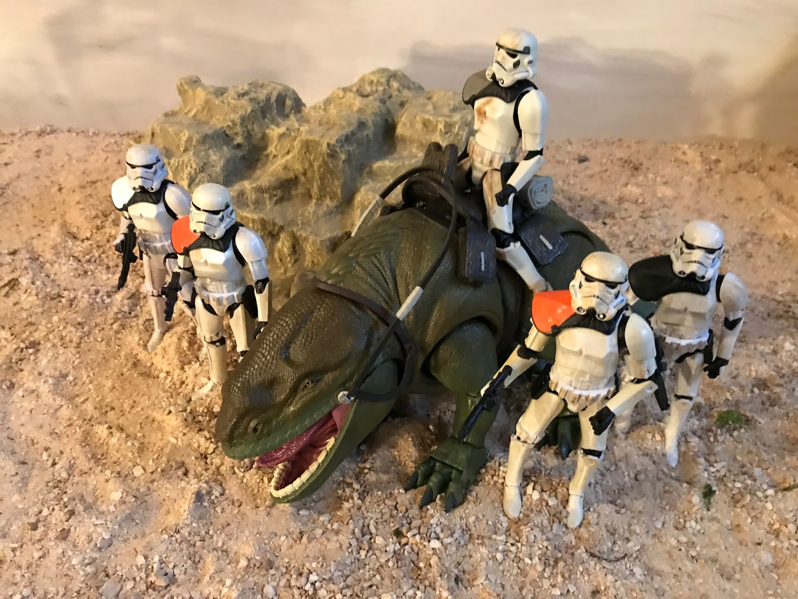 G.I. Jigsaw: Star Wars Black Series Dewback Diorama