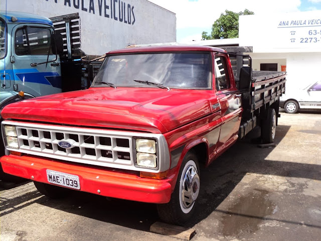 CAMINHOES CARRETAS E TRANSPORTES: Ford F4000