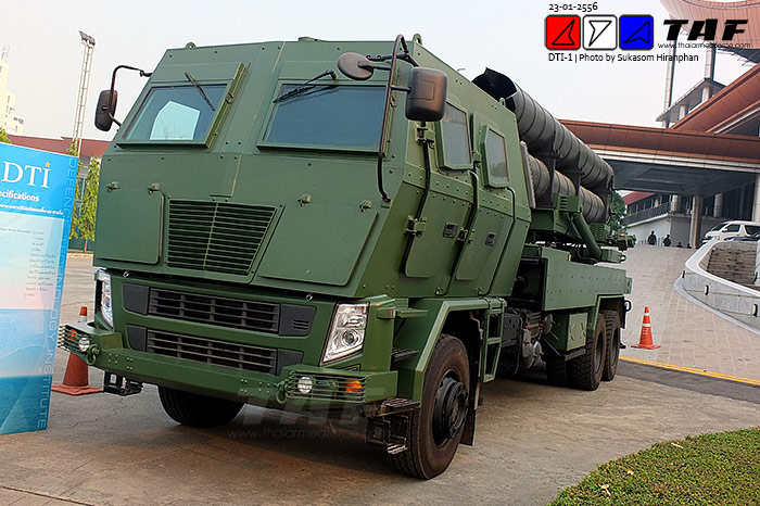 DEFENSE STUDIES: Thailand Tampilkan Varian Baru Peluncur Roket DTI-1