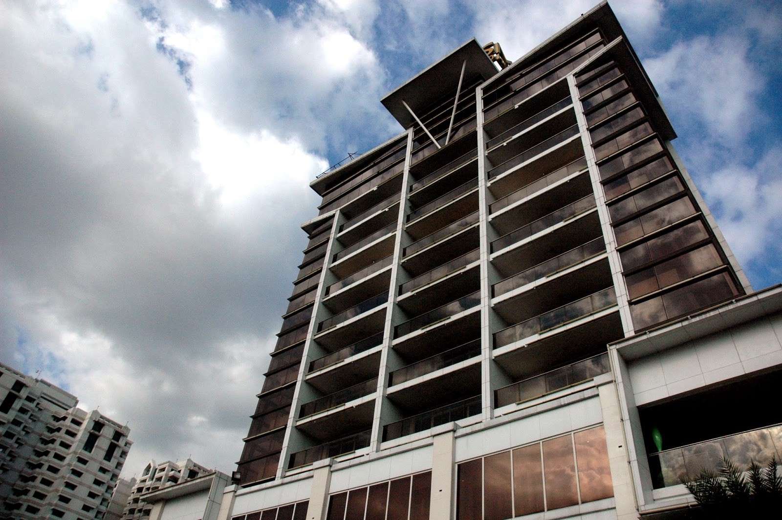 DUDE FOR FOOD: Midas Hotel & Casino: Something New at Every Turn