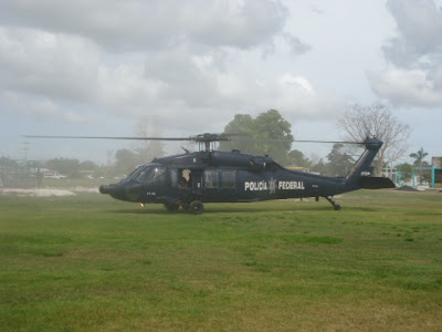 BACALAR NEWS : GRAN EXPECTACIÓN POR DESCENSO DE HELICÓPTERO BLACK HAWK.
