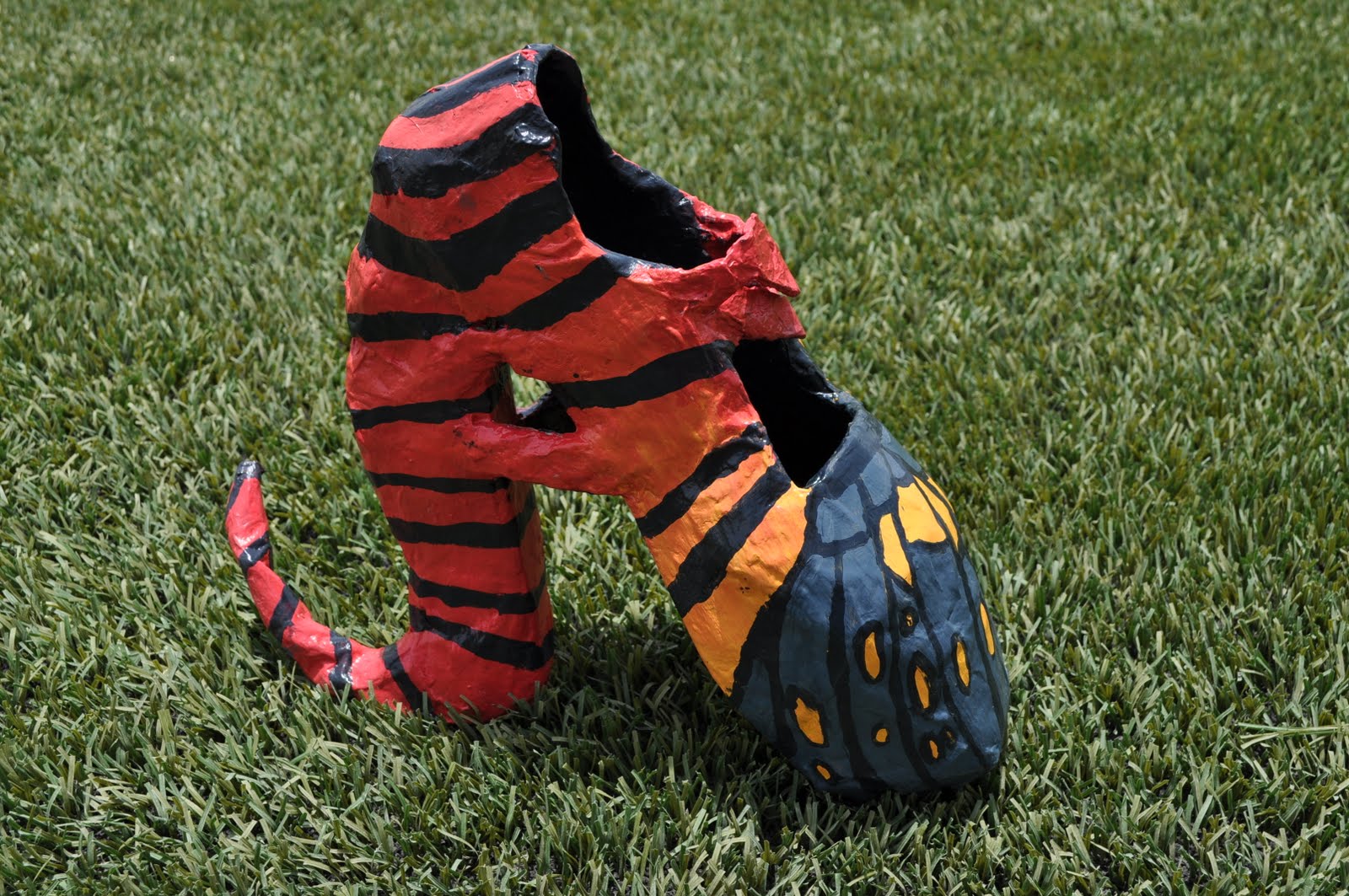 I teach art: Bug Shoe Design