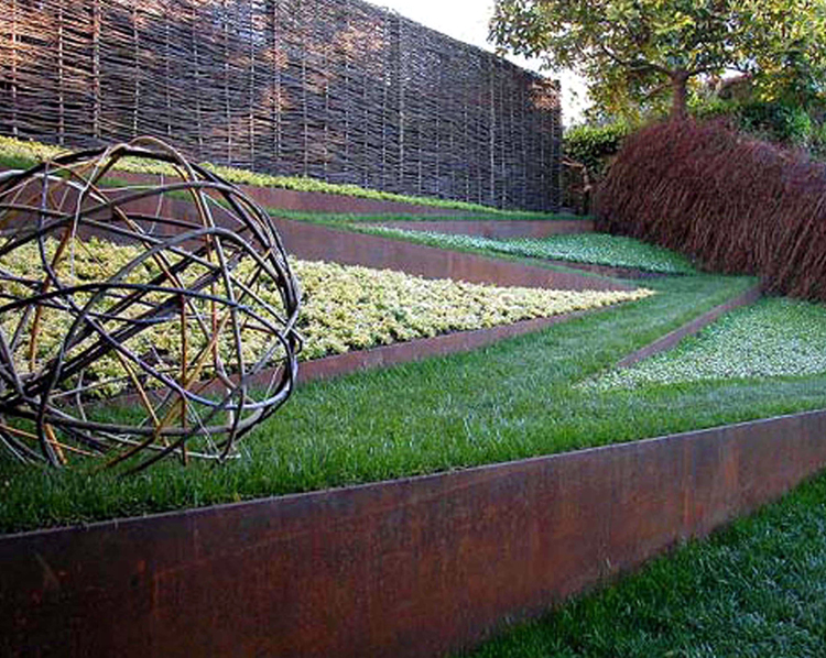 Woven Wattle Fences for Your Garden