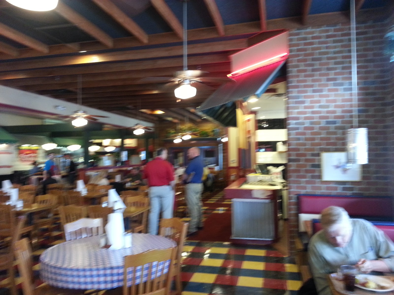 HankOnFood.com : Review: Spring Creek Barbecue