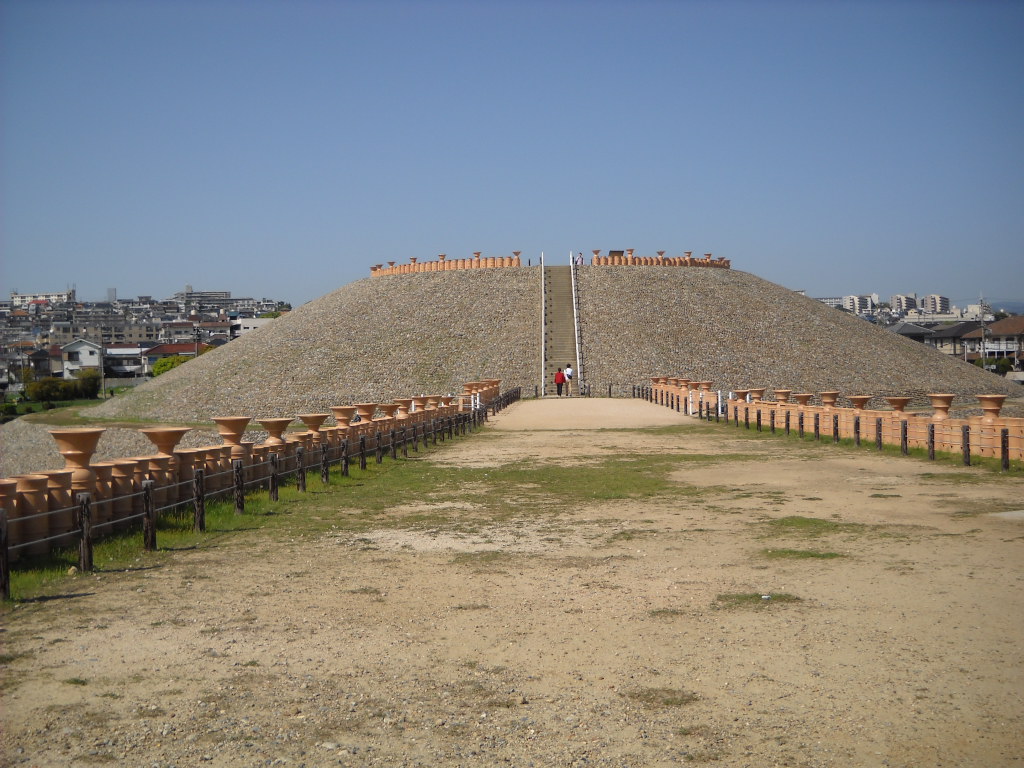 Daily Glimpses of Japan: Kofun - Ancient Japanese Tombs