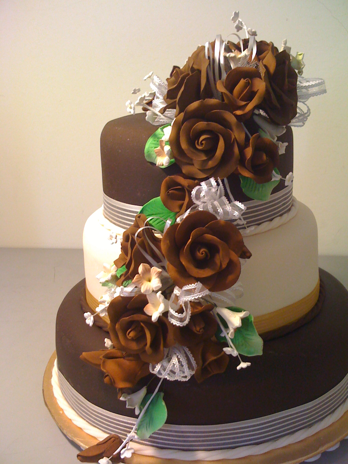 CAKE CUPBOARD: Wedding cake - 3 tier (brown and white)