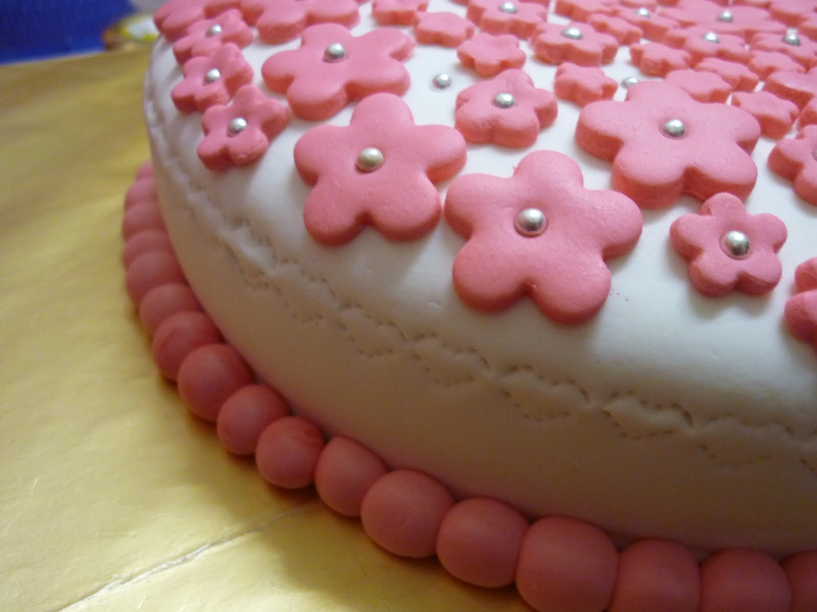 Kek4u Homemade Cakes and Chocolate: Fondant Cake - 9 inch