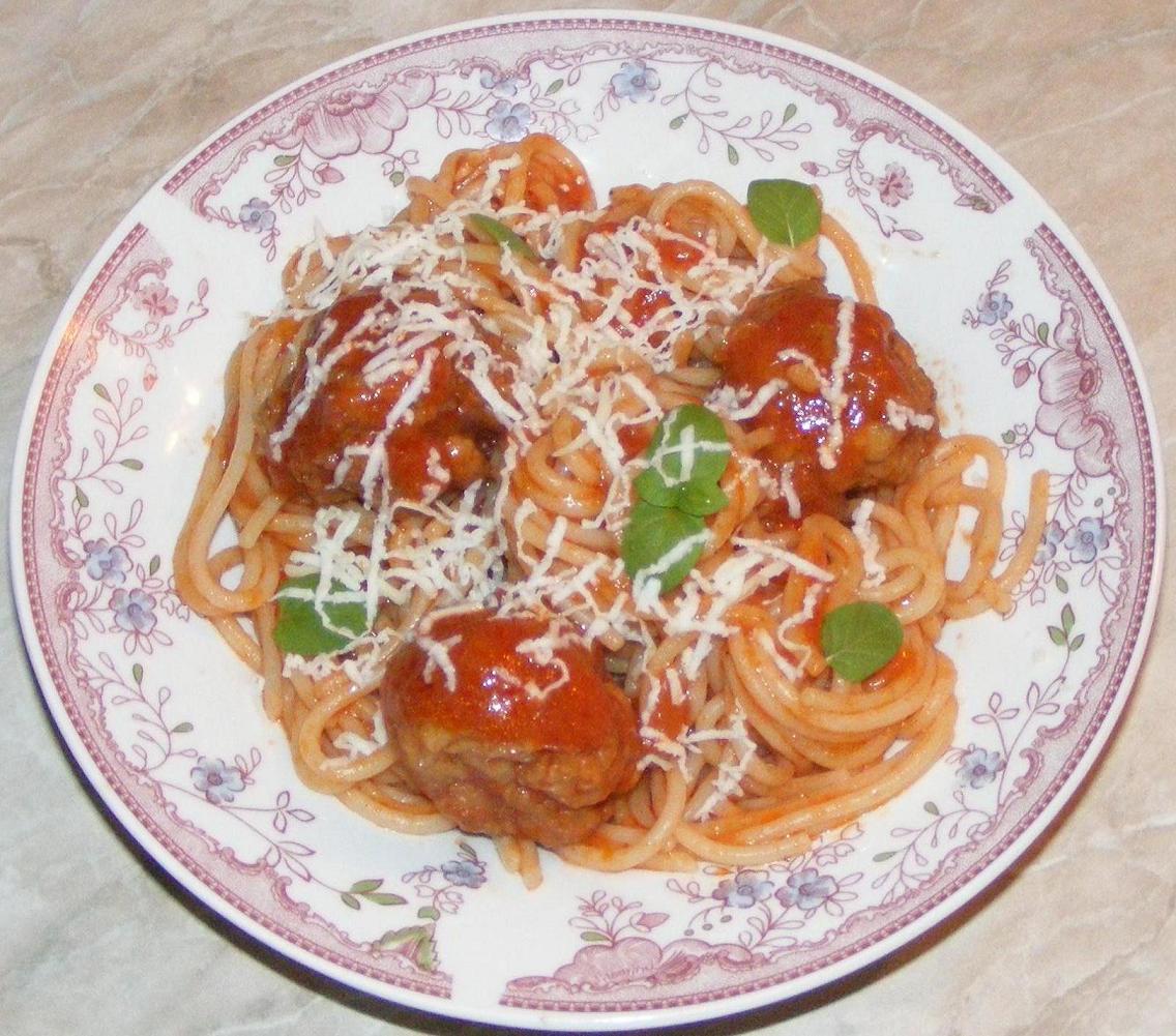 Spaghete cu chiftele | Preparatedevis.ro