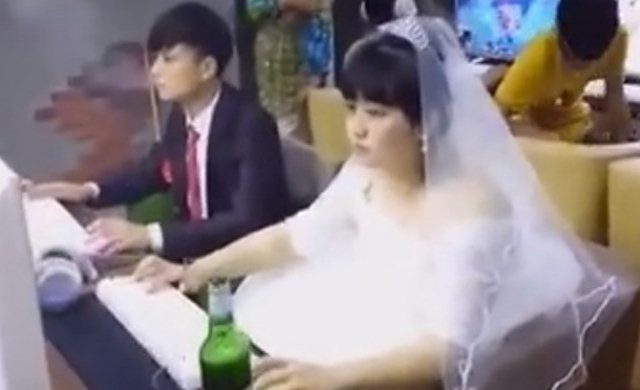 Pertama Di Dunia Pasangan Pengantin Baru Habiskan Malam Pertama Di