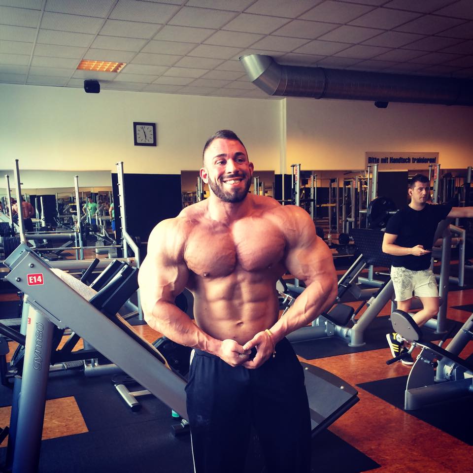 Muscle Lover: German bodybuilder Kevin Wolter