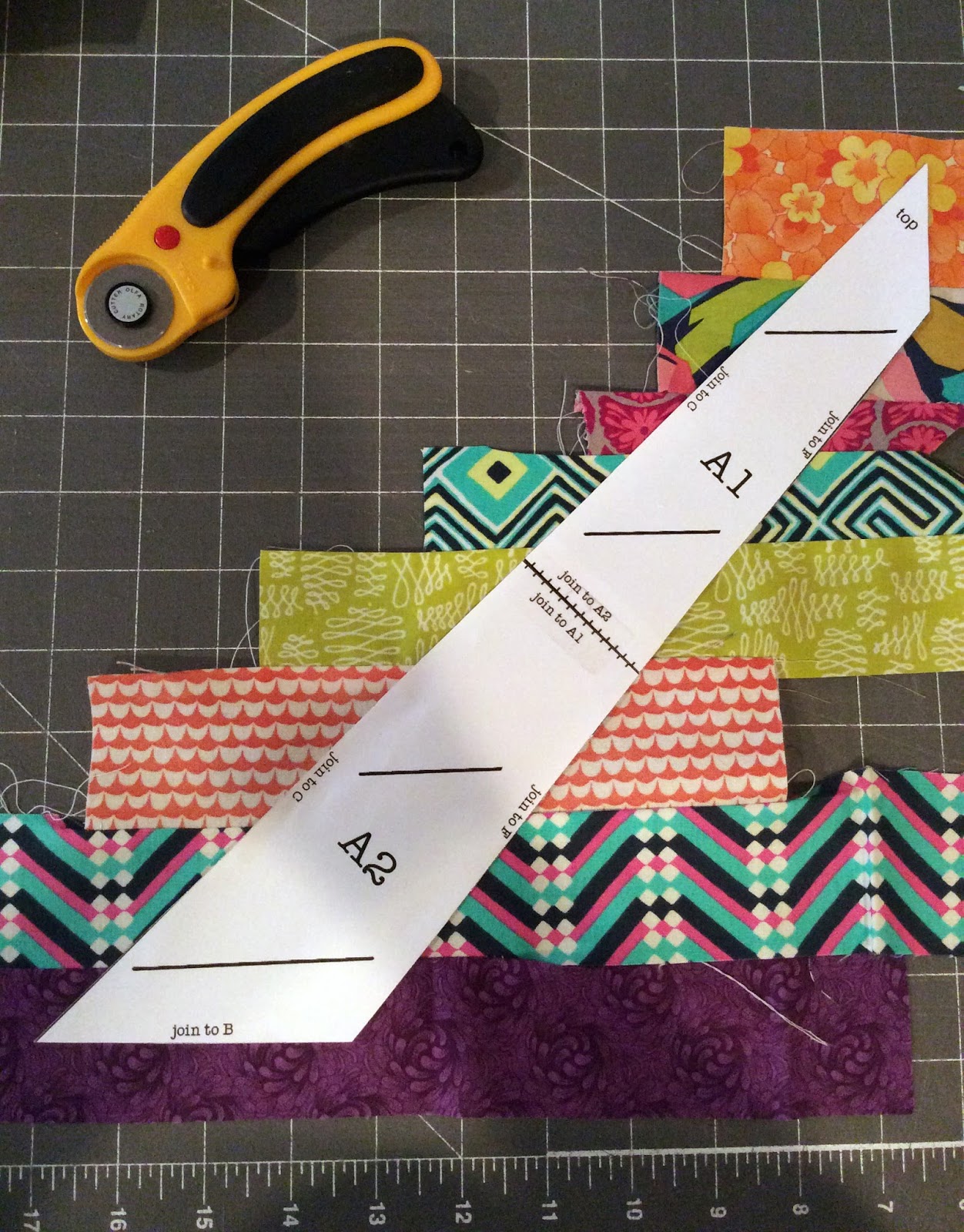 Stash Bee: Hive 9 July Tutorial - Feather Block