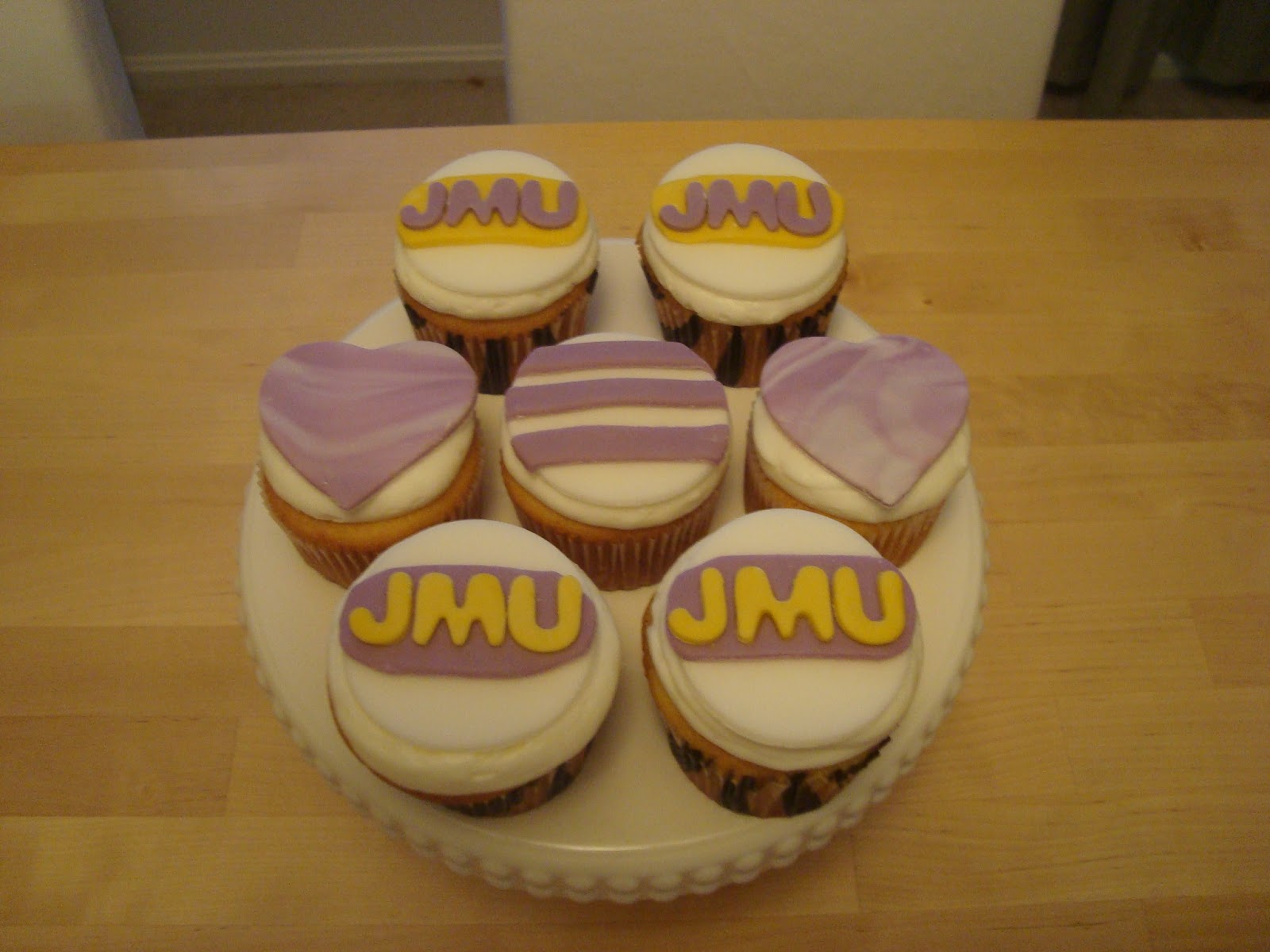 Cakes by Casey: JMU cupcakes for a new alumni!
