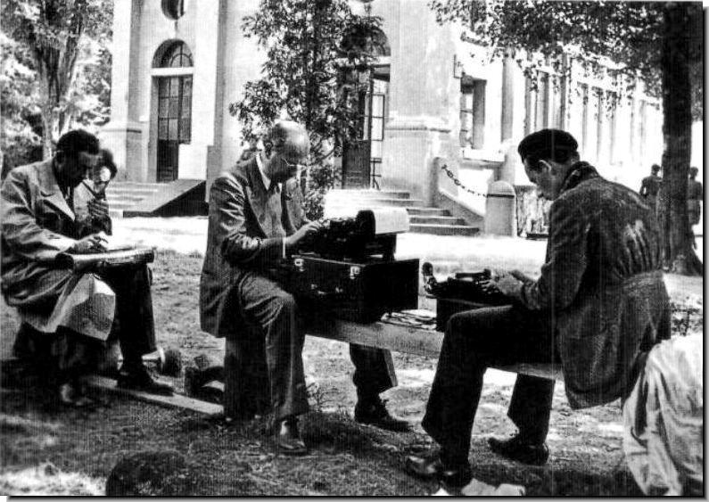 HISTORY IN IMAGES: Pictures Of War, History , WW2: Defeat Of France ...