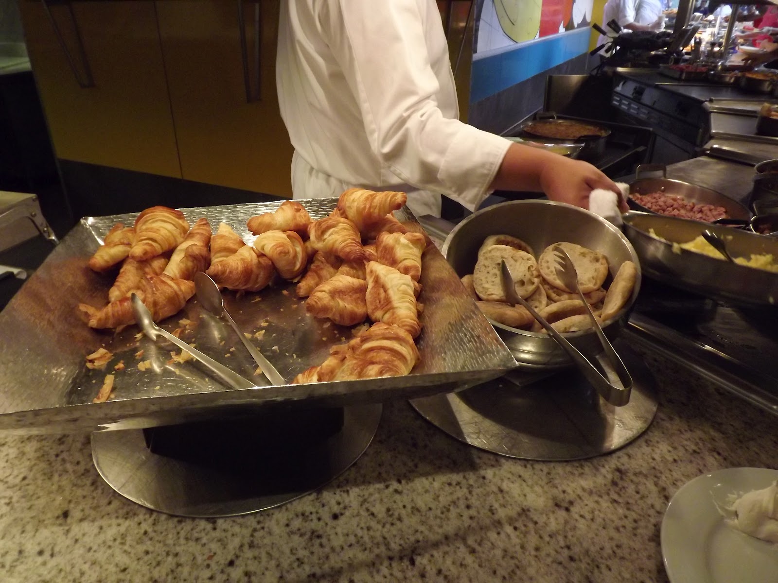 The Walt Disney World Restaurant Tour: Chef Mickey's (Breakfast Buffet)