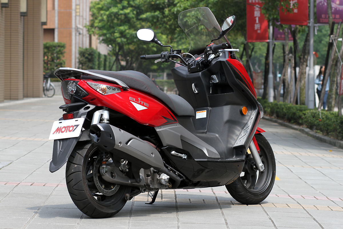 輕鬆黃牌，輕鬆玩：AEON Elite 300i