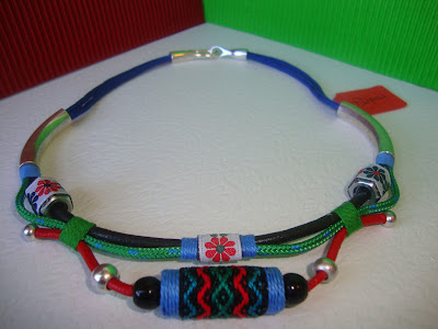 +Dpaz: Collares. Colorido azteca...