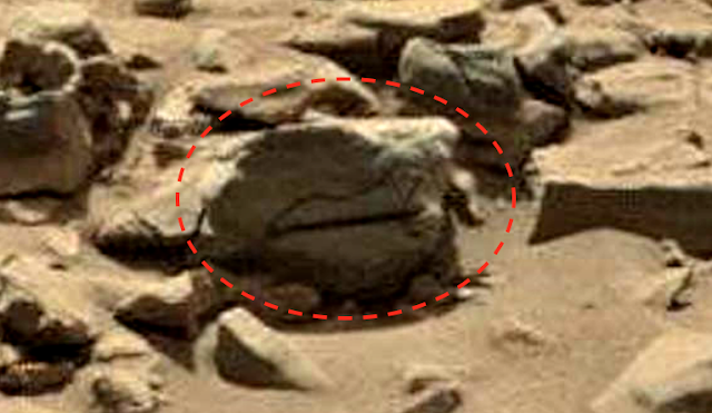 UFO SIGHTINGS DAILY: Alien Figure Seen Peeking Around Corner On Mars ...