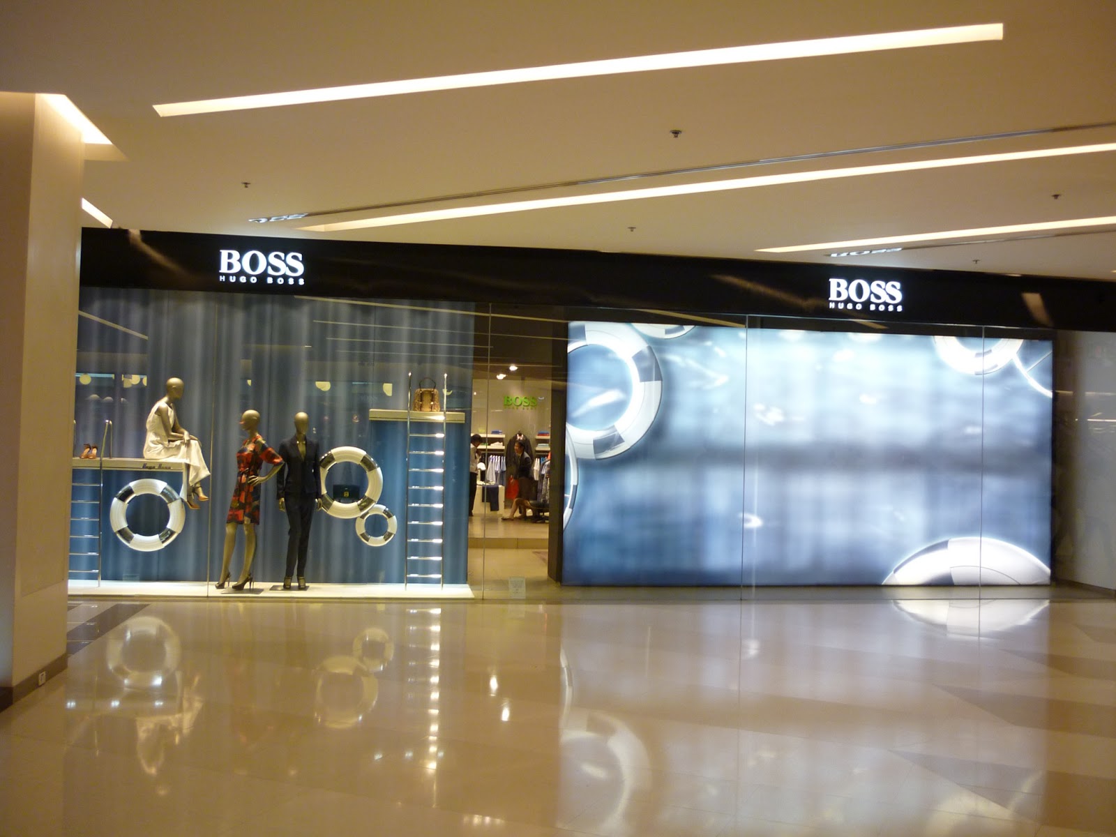 displayhunter2: Boss Hugo Boss: Swimming pool