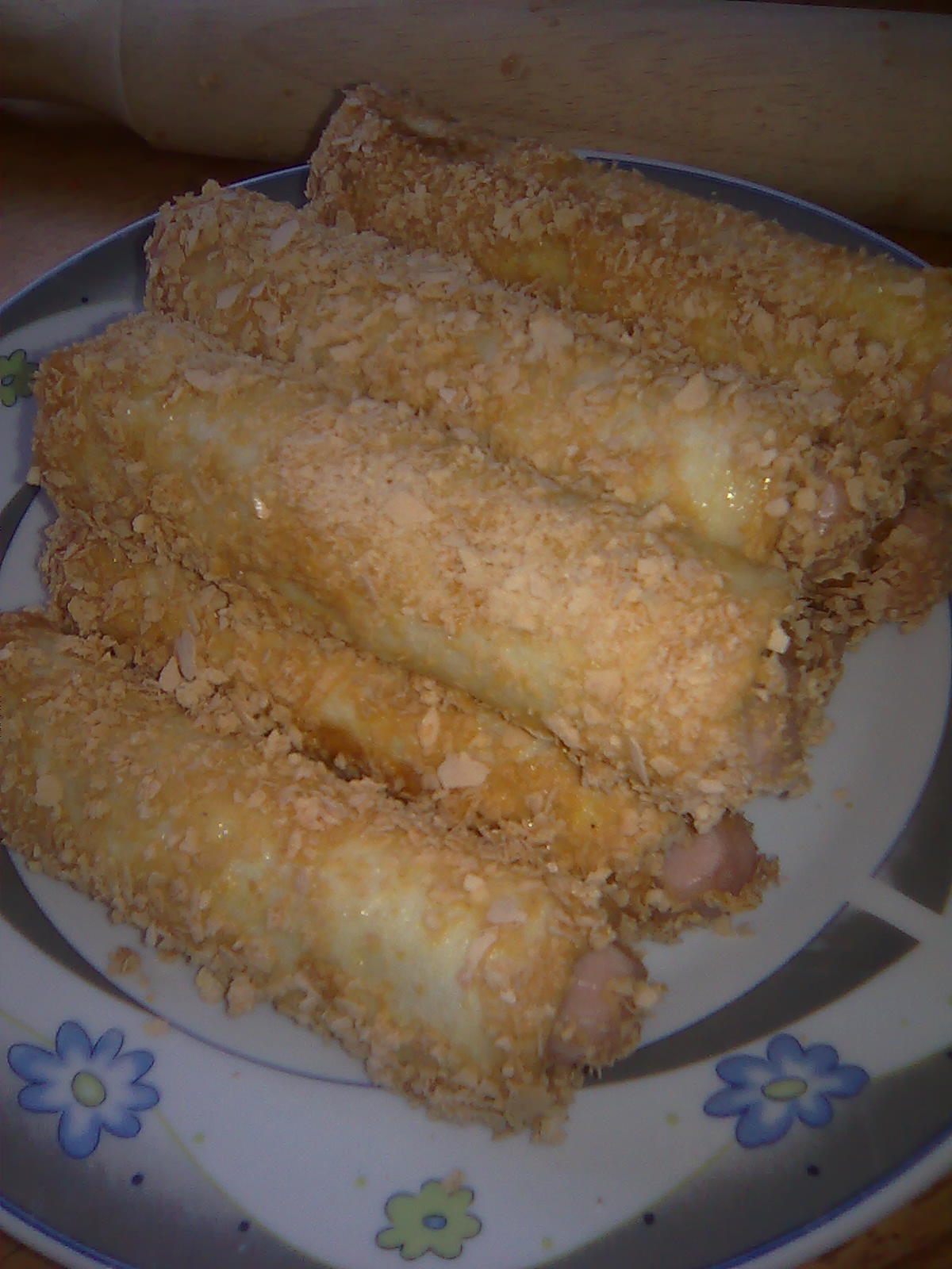 mustsweet,: roti sosej biskut krim kraker