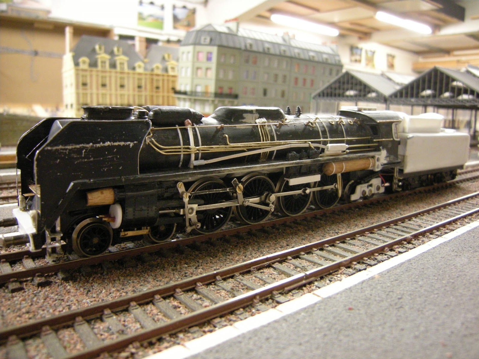 Le site de RAIL91: Une 242-A1