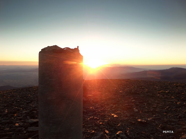 Fotografiando Cumbres: Luna azul en el Picón.