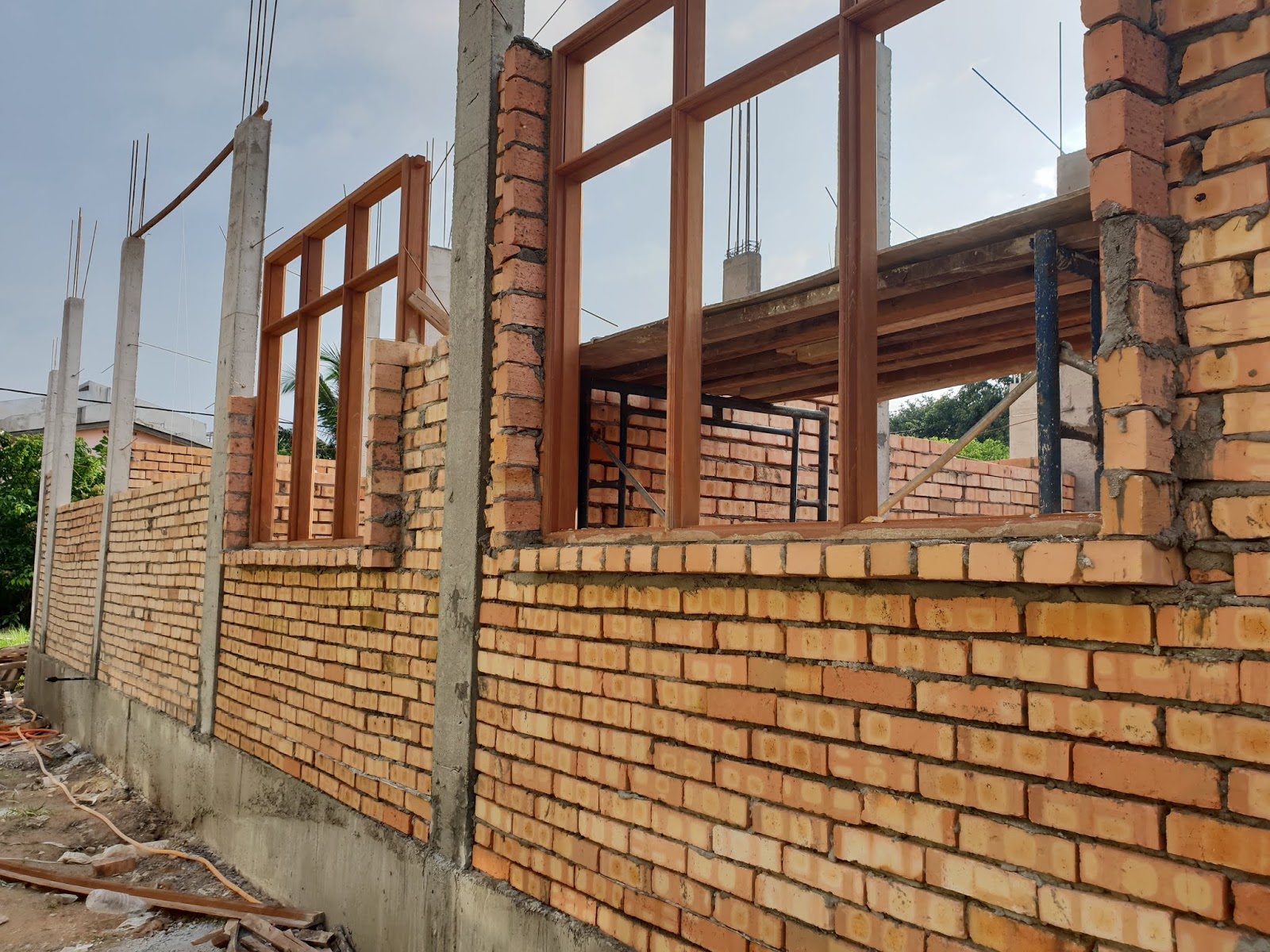 Pengalaman Membina Banglo Sendiri: Tingkap dan Pintu Kayu