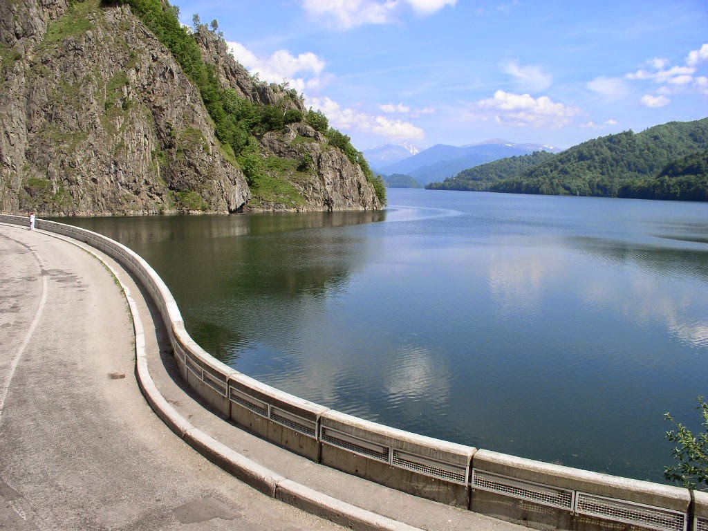 Amazing Romania: VIDRARU LAKE