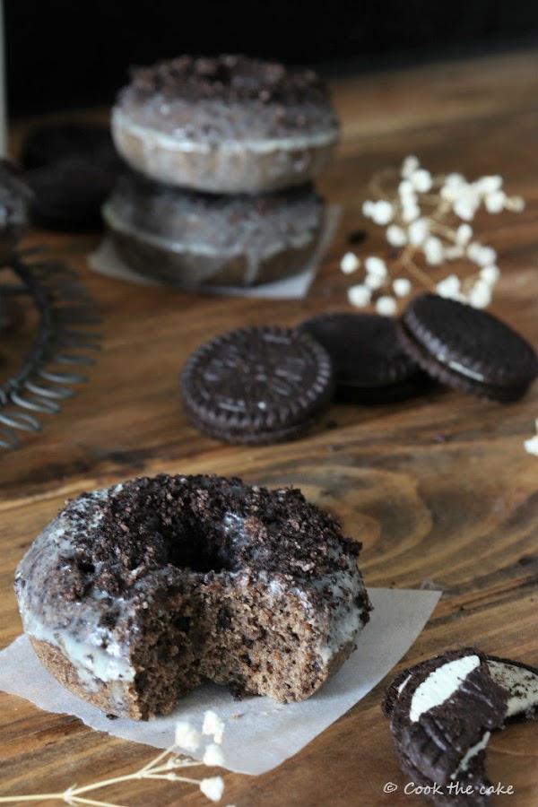 Donuts de oreo con glaseado de chocolate blanco | Cocina