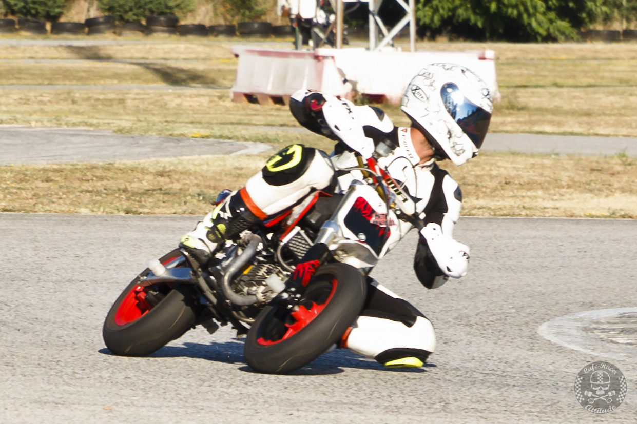 Cafe Racer Attitude: Pit Bike en circuito