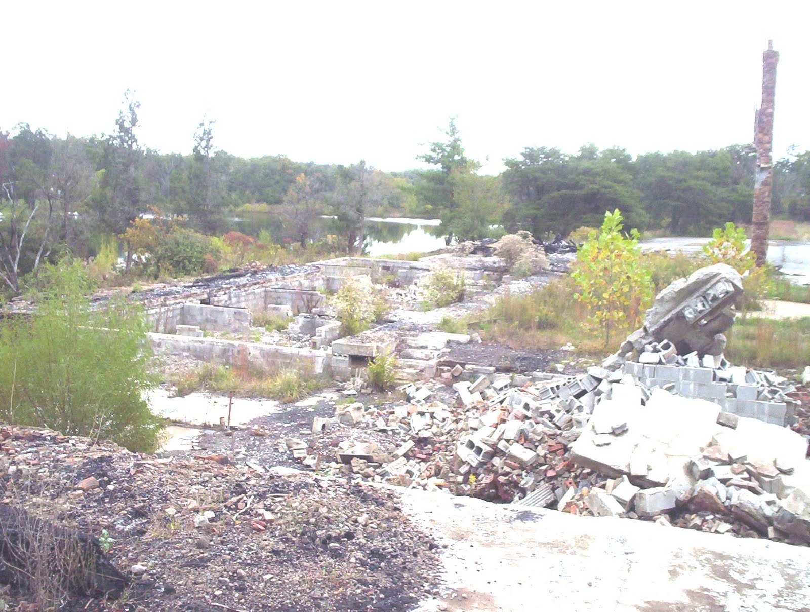 KENTUCKY-PICTURES-AMERICA: BURN-OUT REMAINS OF THE EVERLYS LAKE MALONE ...