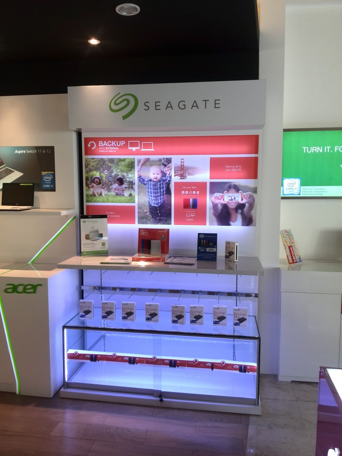 Jasa Pembuatan Lemari Display /Booth /Papan Nama /Rak /Shop Signage ...