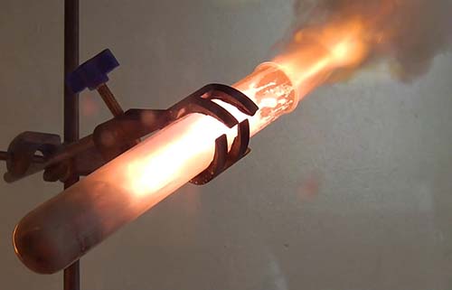 Cahya S: 10 Reaksi Kimia yang Menakjubkan