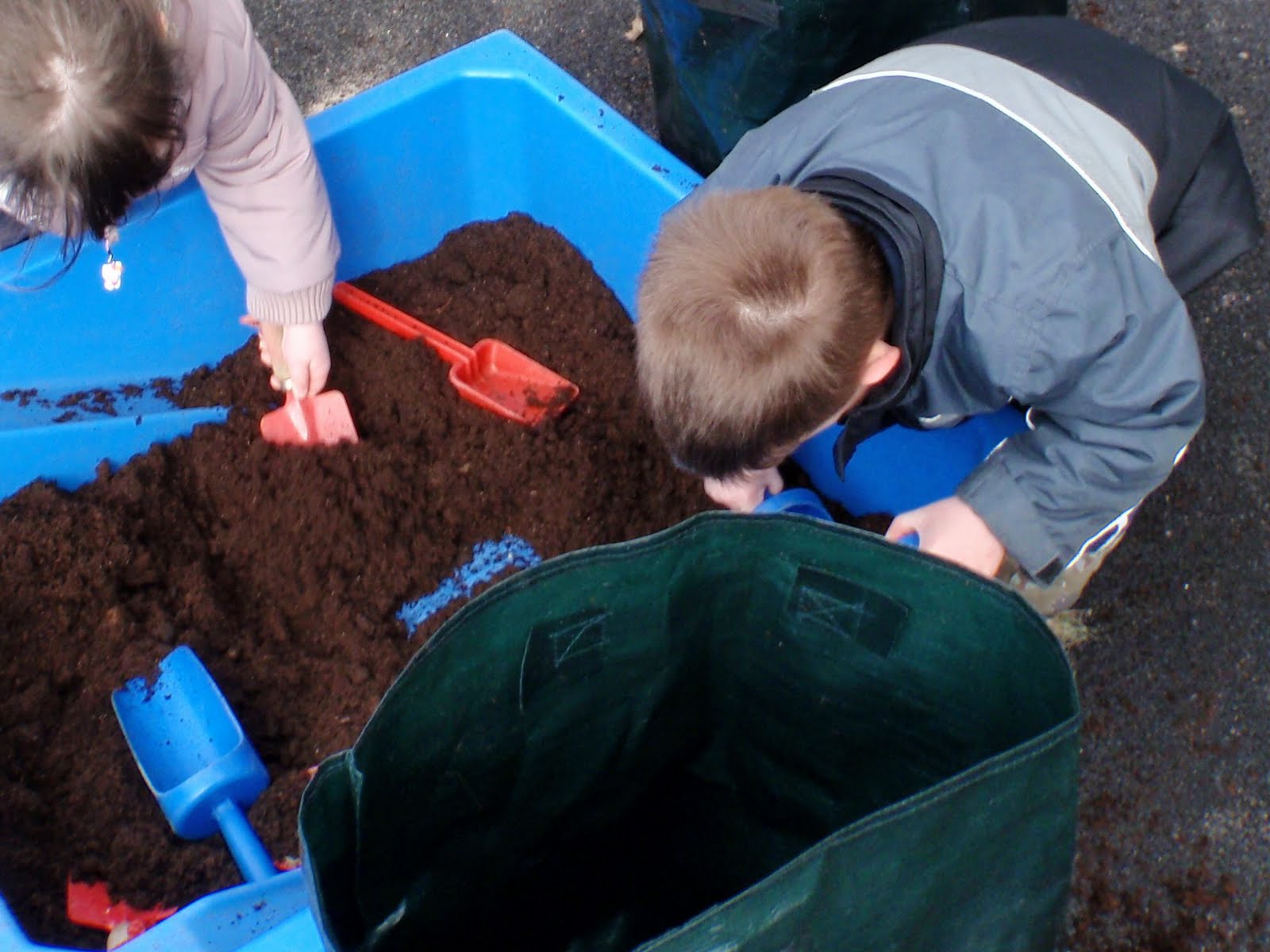 Schemas in Action at Thanet Early Years Project: Containment!!!!!!!