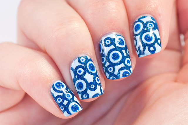Blue circle nail vinyls - May contain traces of polish