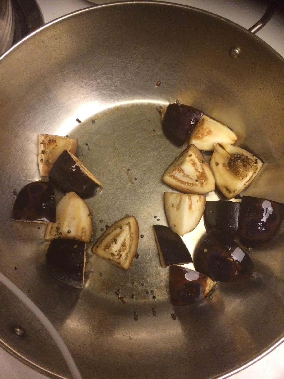 Swathi's Kitchen: Brinjal Pulippu Kootu