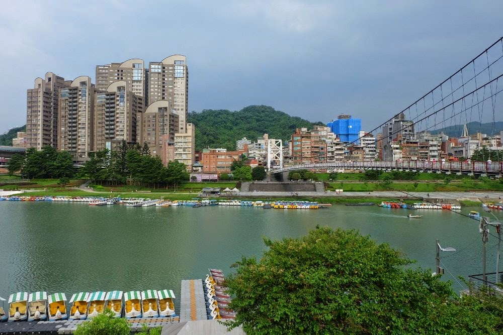 Formosa Guide: Bitan Scenic Area (碧潭)